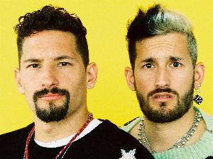 Mau y Ricky feat. Karol G, Becky G, Leslie Grace, Lali: Mi Mala (Remix ...