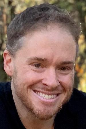 Cameron Suey - FilmAffinity