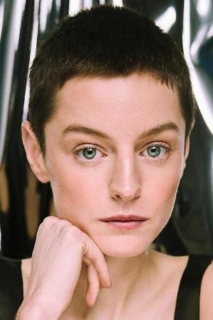 Emma Corrin - FilmAffinity