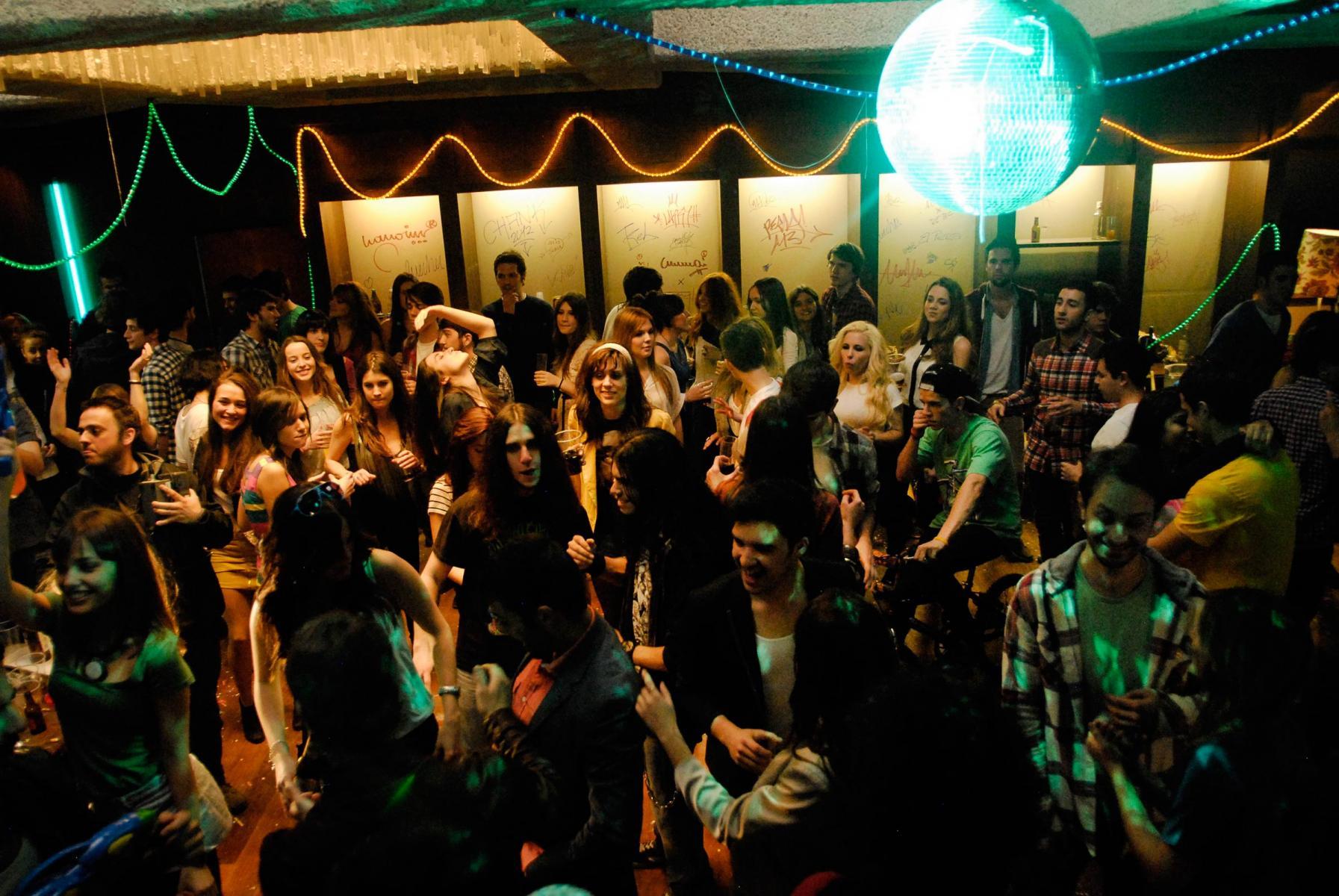 Sección visual de Afterparty - FilmAffinity