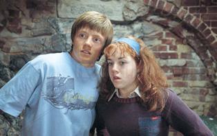 Sección visual de Al otro lado (Serie de TV) - FilmAffinity