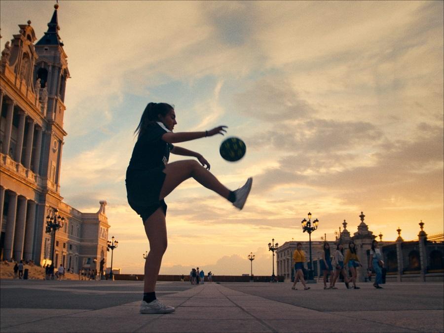 Image gallery for All I need is a ball (S) - FilmAffinity