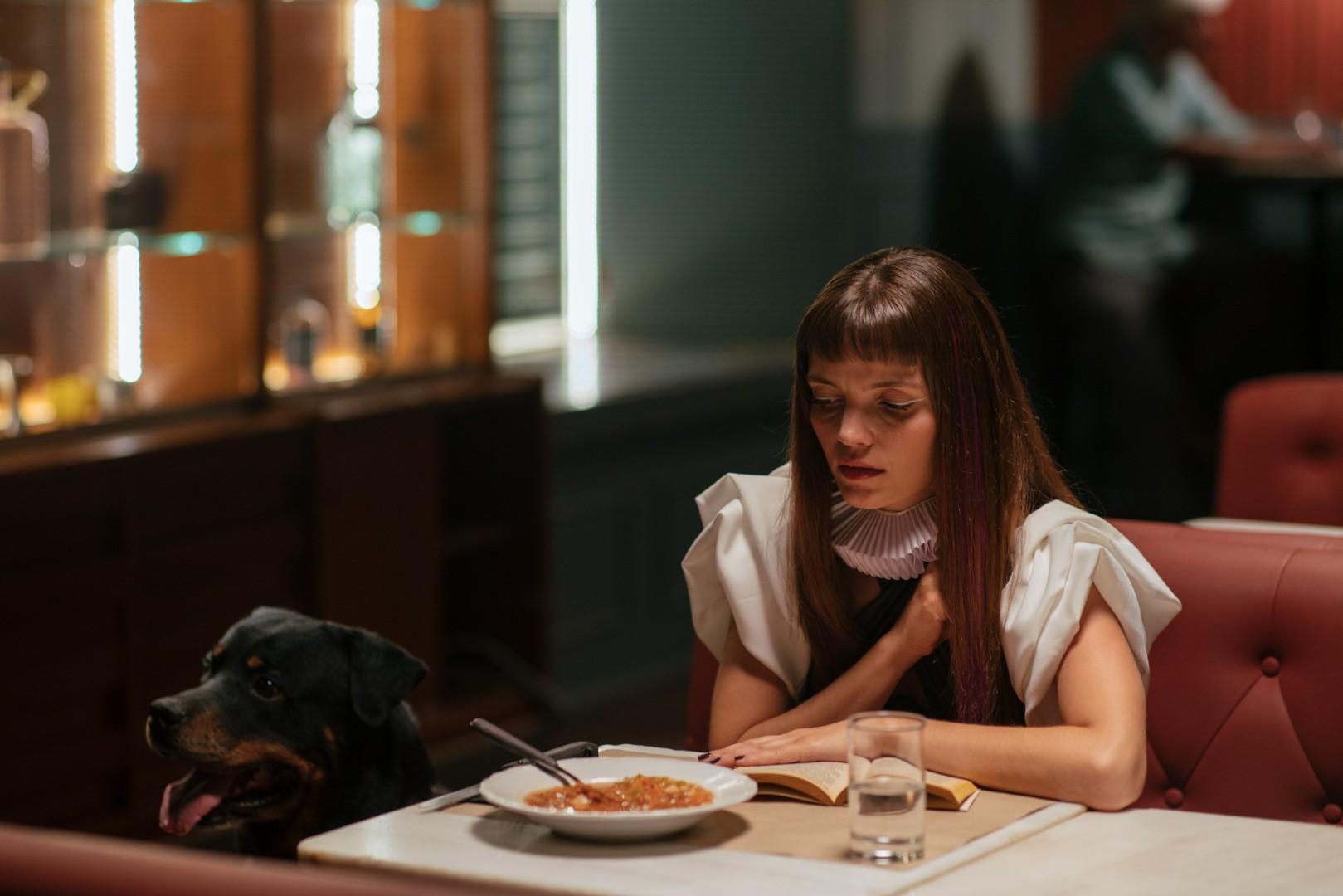 Image gallery for "Amazing Elisa " - FilmAffinity