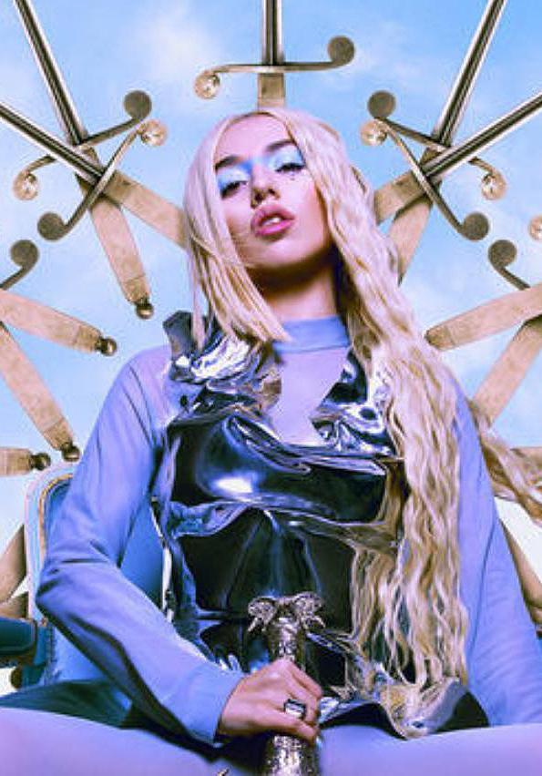 Sección visual de Ava Max: Kings & Queens (Vídeo musical) - FilmAffinity