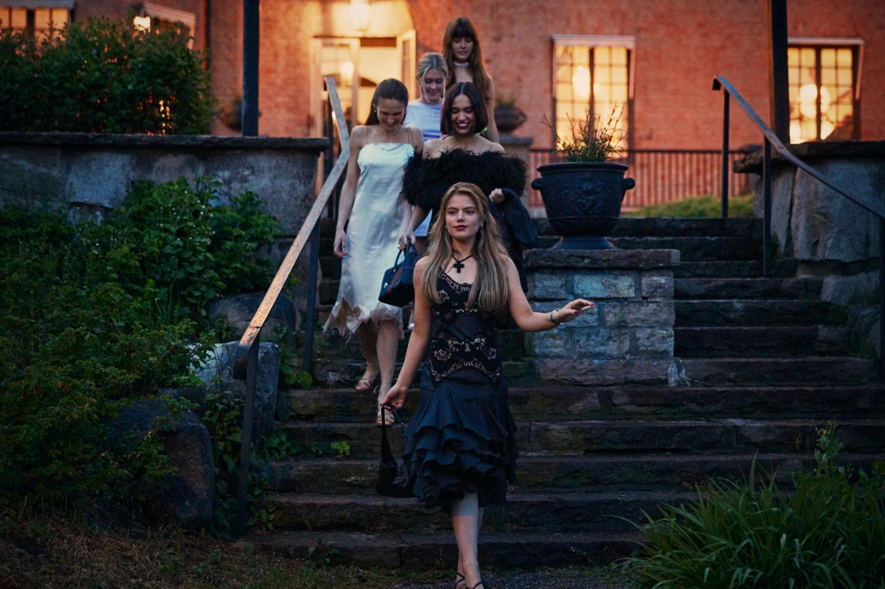 Sección visual de Barracuda Queens (Serie de TV) - FilmAffinity