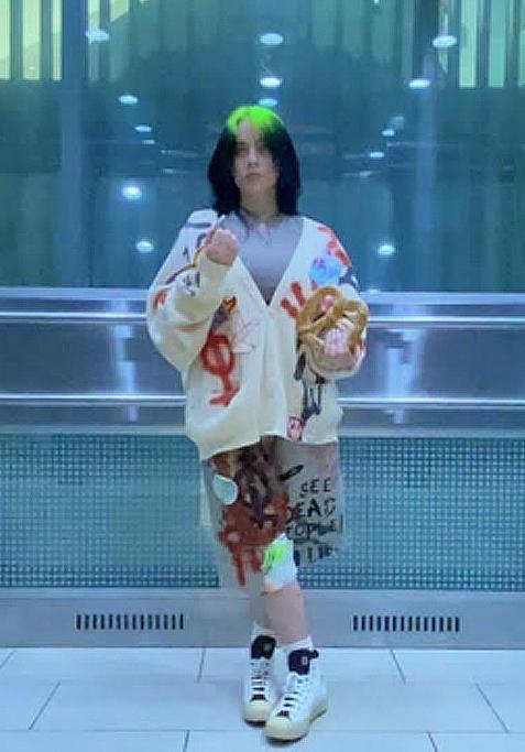 Sección visual de Billie Eilish: Therefore I Am (Vídeo musical ...