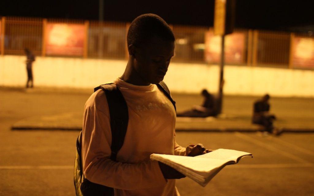 Sección visual de Black Out - FilmAffinity