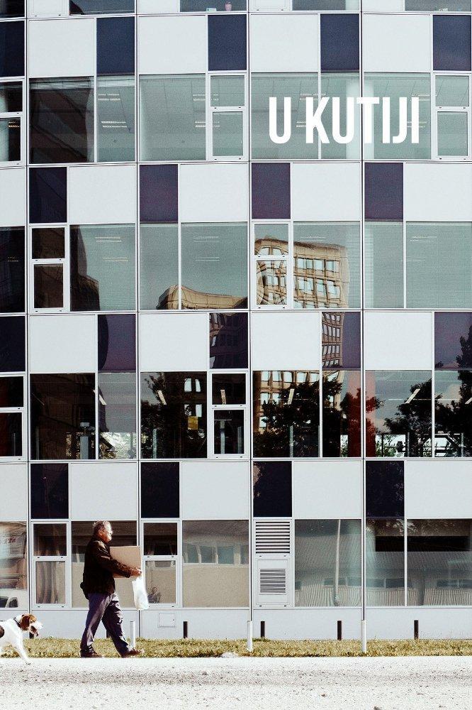 Sección visual de Boxed (C) - FilmAffinity