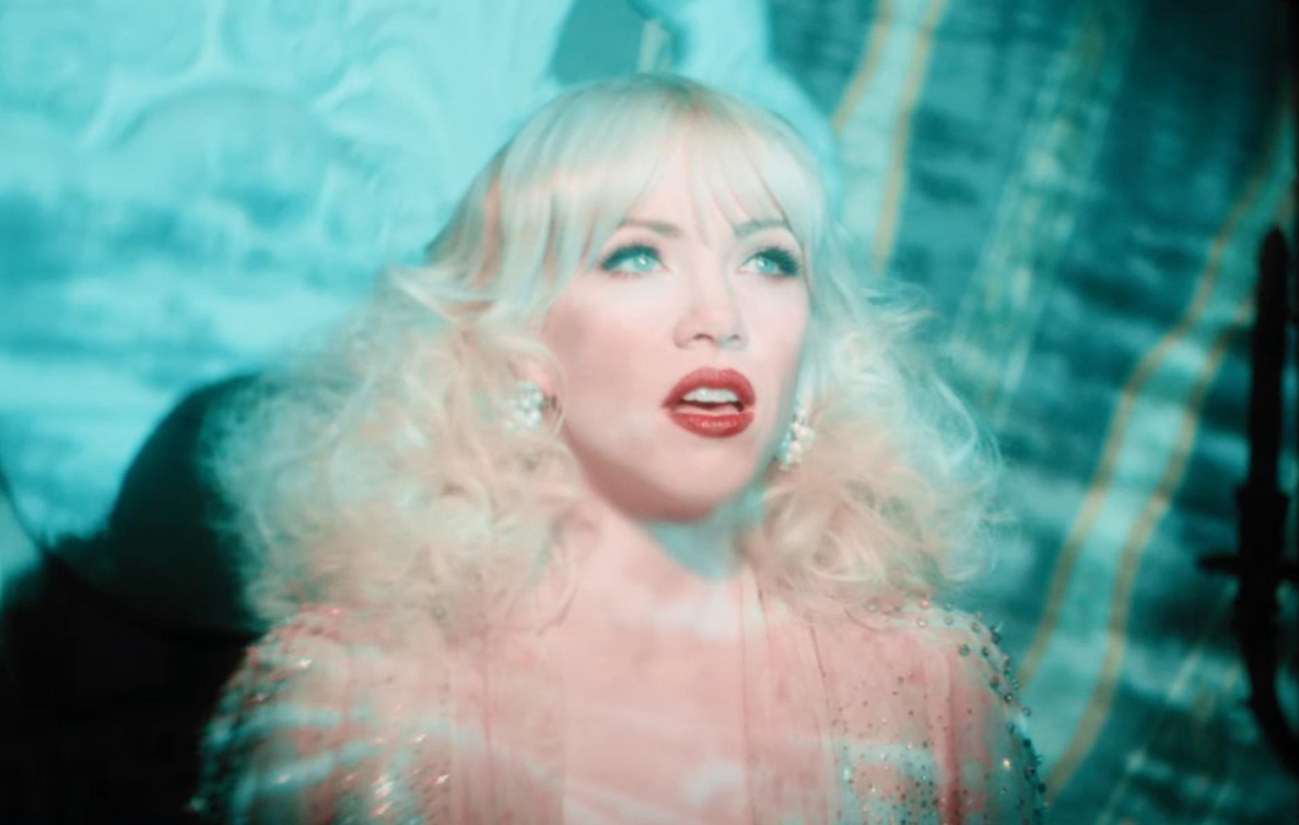 Sección visual de Carly Rae Jepsen: Surrender My Heart (Vídeo musical ...
