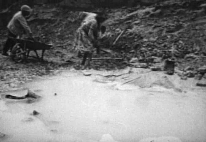 Sección visual de Chircales - FilmAffinity