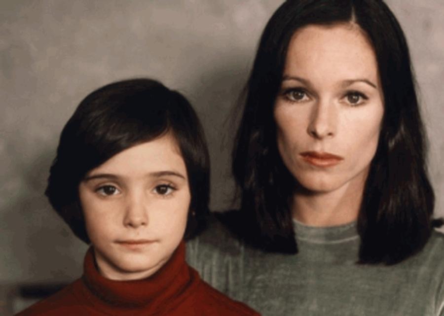 Image gallery for Cria cuervos (Raise Ravens) - FilmAffinity