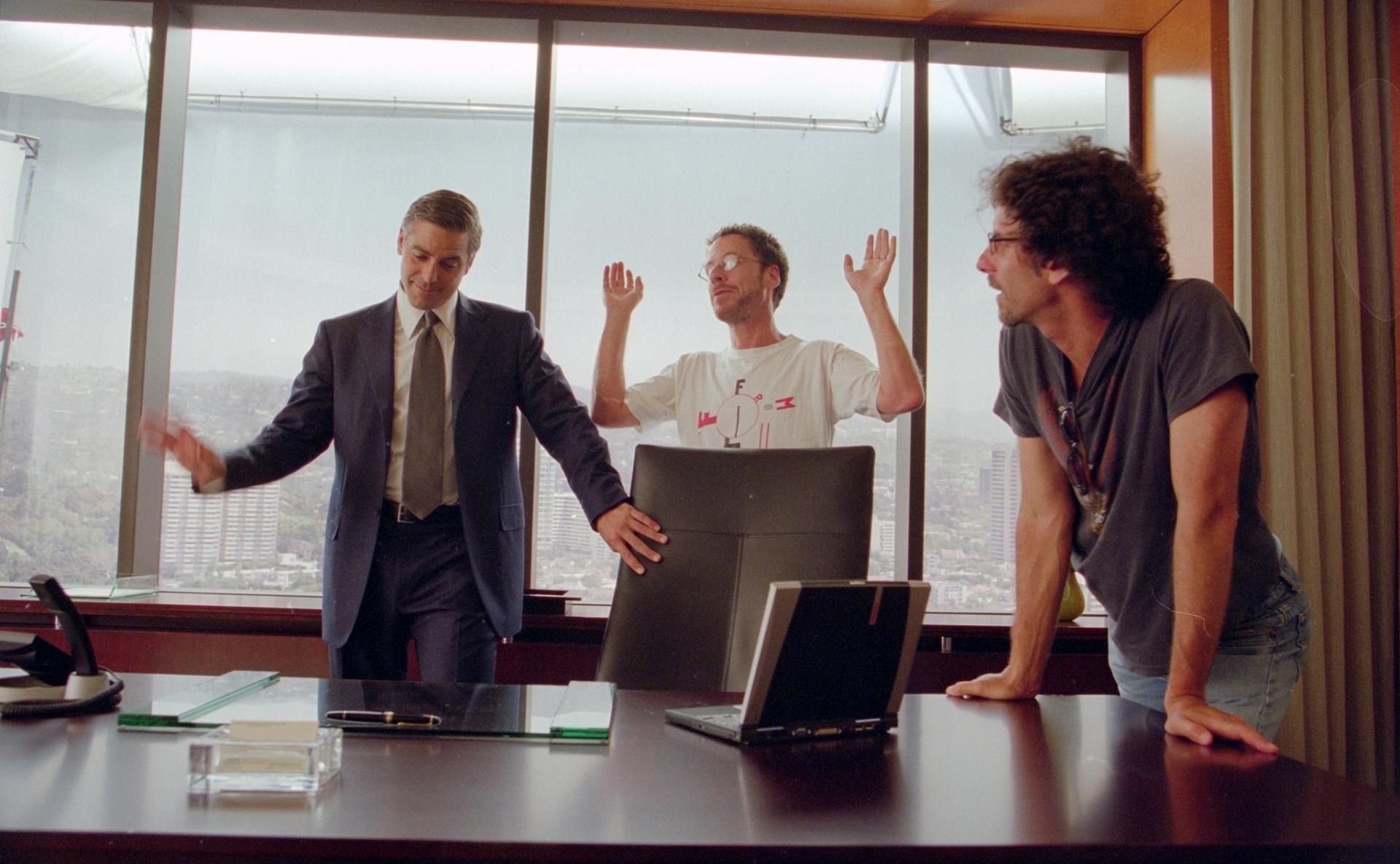 Sección visual de Crueldad intolerable - FilmAffinity