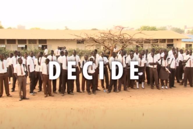 Sección visual de Decide (C) - FilmAffinity