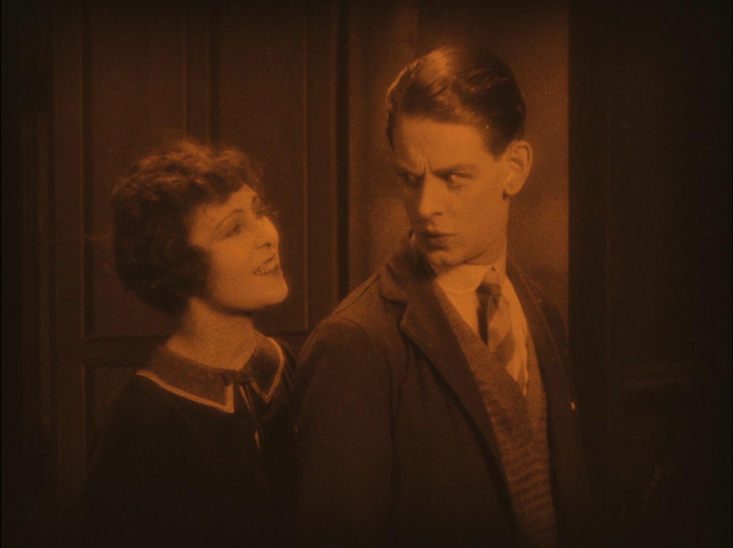 Sección visual de Declive - FilmAffinity