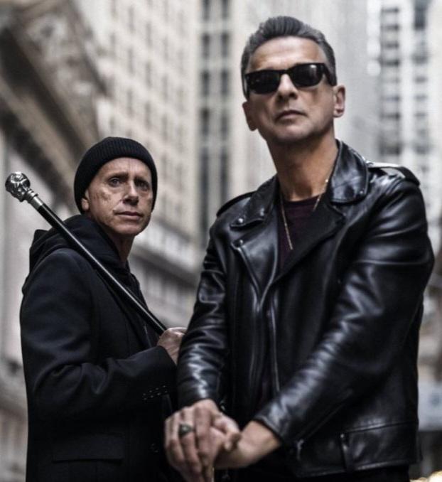 Sección visual de Depeche Mode: Ghosts Again (Vídeo musical) - FilmAffinity