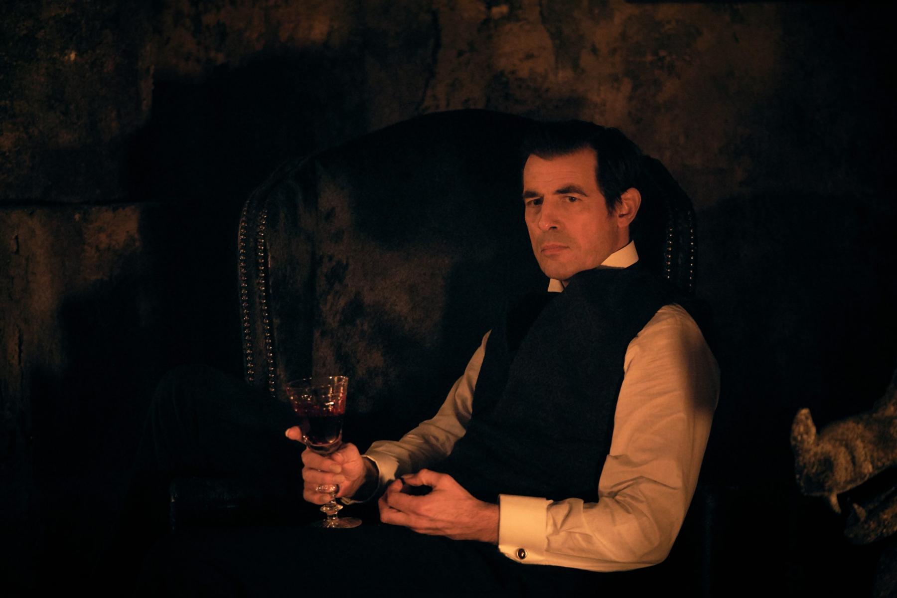 Image gallery for Dracula (TV Miniseries) - FilmAffinity
