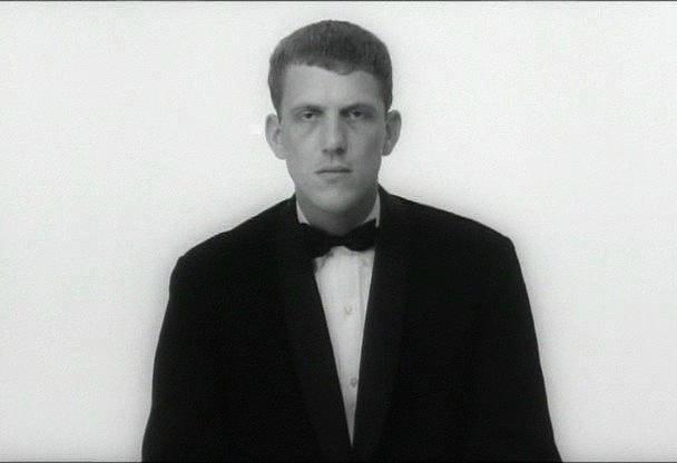 Sección visual de El ser humano perfecto (C) - FilmAffinity