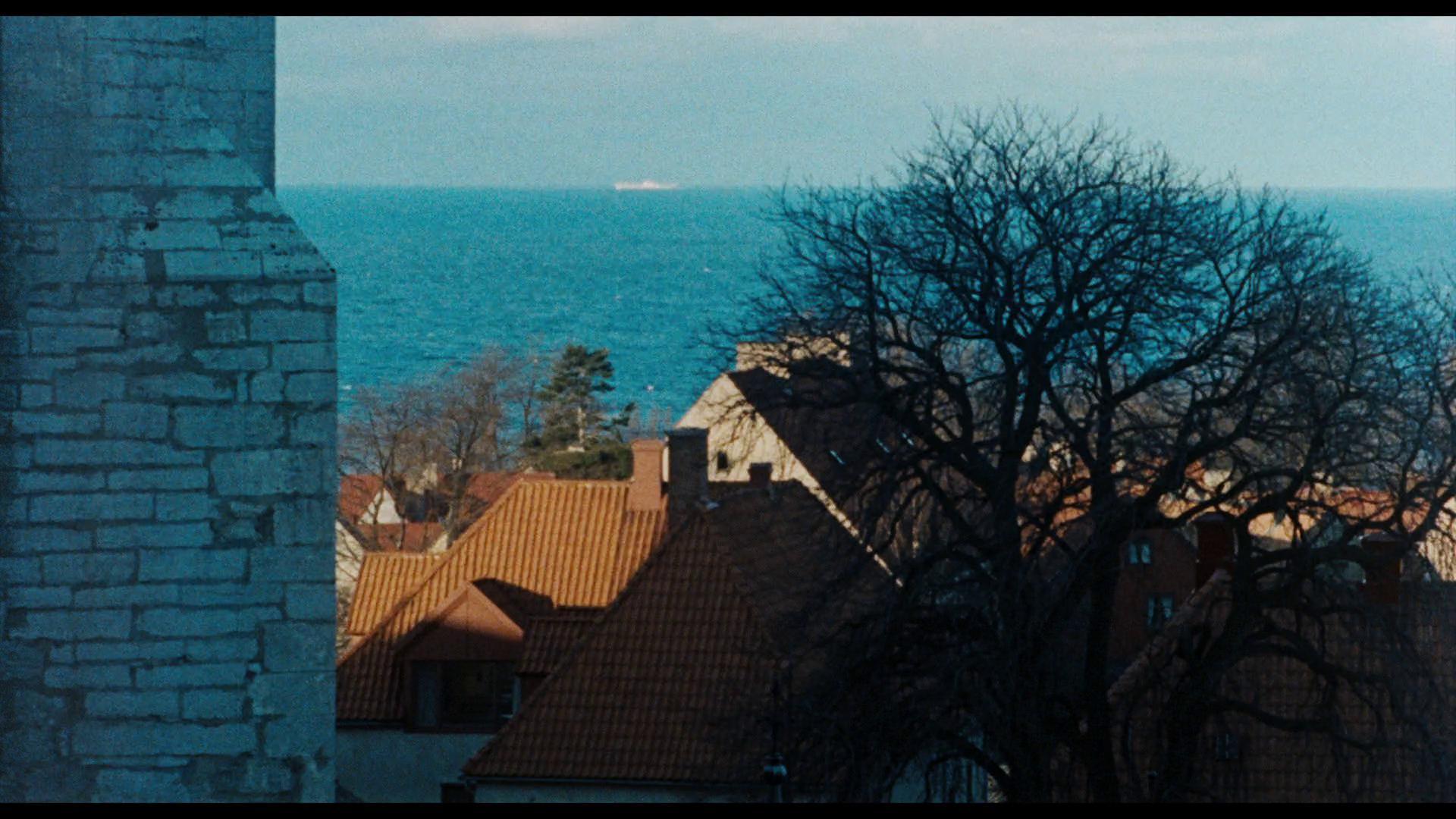 Sección visual de El toque - FilmAffinity