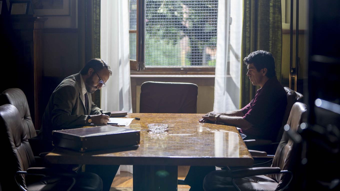 Sección visual de El traidor - FilmAffinity