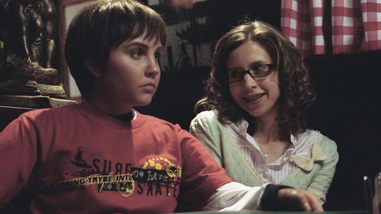 Sección visual de Ella es el chico - FilmAffinity