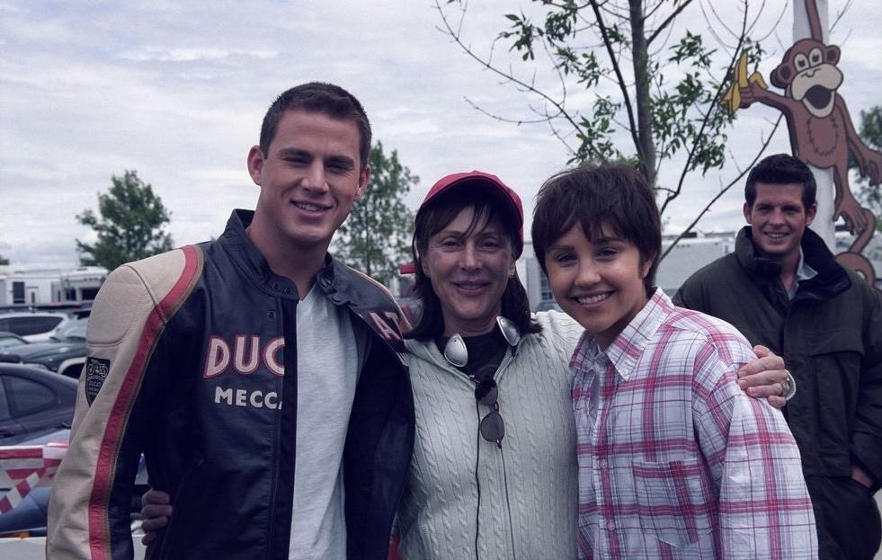 Sección visual de Ella es el chico - FilmAffinity