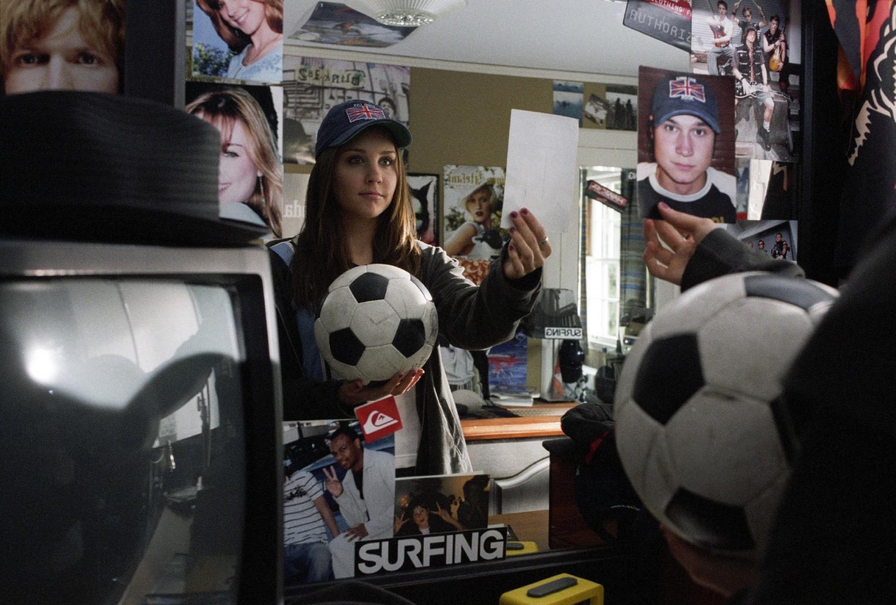 Sección visual de Ella es el chico - FilmAffinity