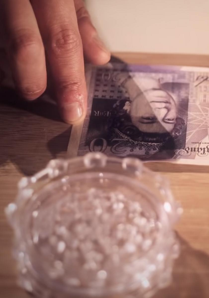 Sección visual de Expensive Spliff (C) - FilmAffinity