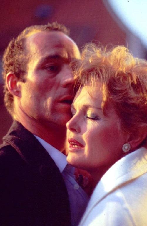 Sección visual de Falsk forår (TV) - FilmAffinity