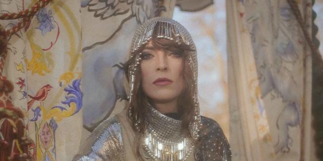 Sección visual de Fishbach: Presque beau (Vídeo musical) - FilmAffinity