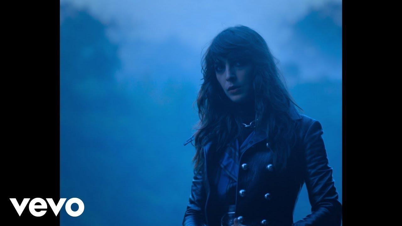 Sección visual de Fishbach: Téléportation (Vídeo musical) - FilmAffinity