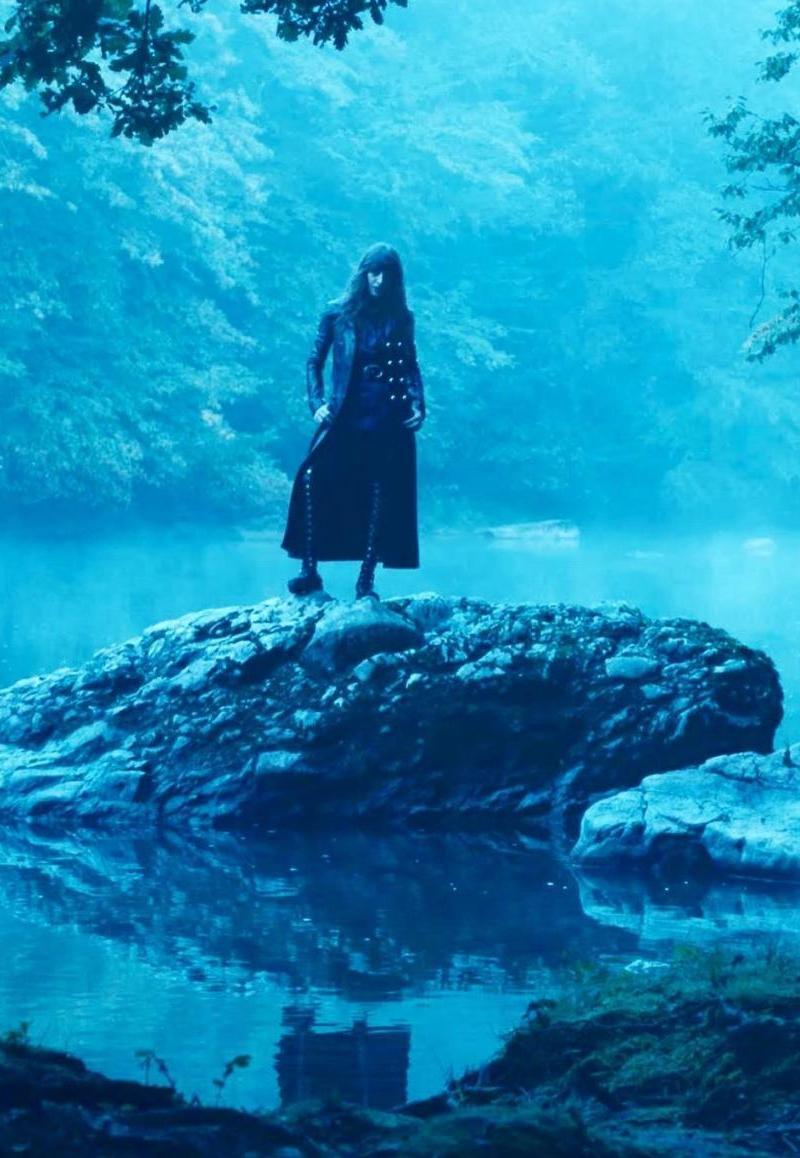 Sección visual de Fishbach: Téléportation (Vídeo musical) - FilmAffinity