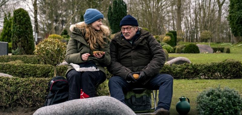 Sección visual de Forever - FilmAffinity