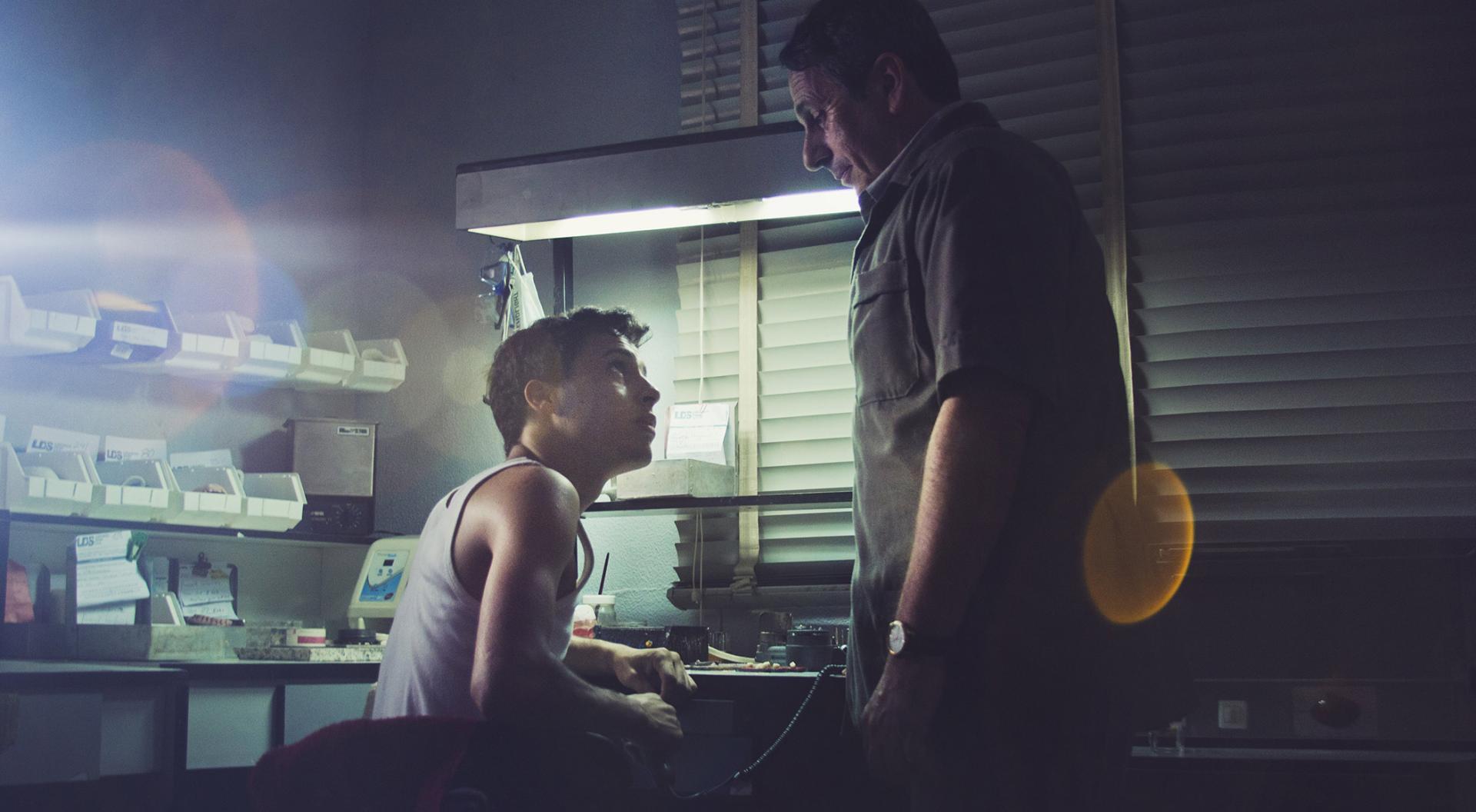 Image gallery for From Afar - FilmAffinity