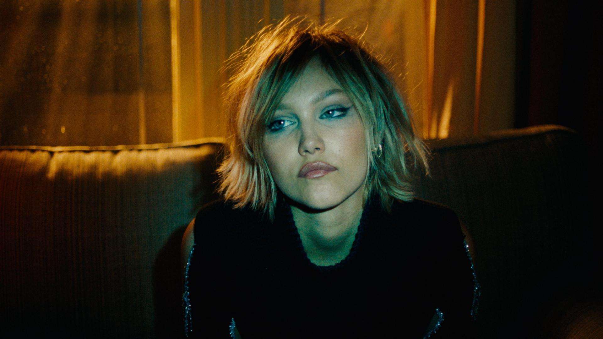 Sección visual de Grace VanderWaal: Lion's Den (Vídeo musical ...