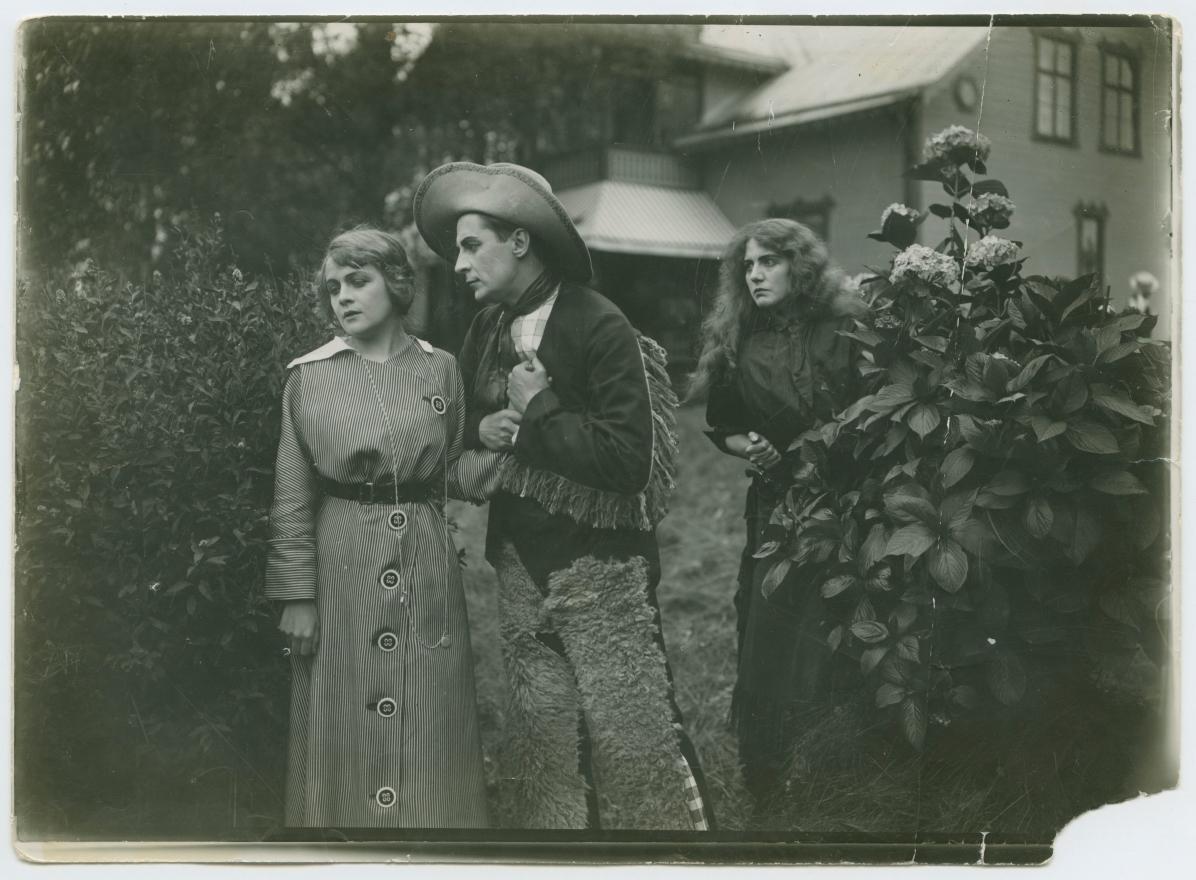 Image gallery for Half Breed - FilmAffinity