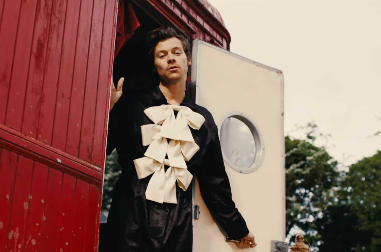 Image gallery for Harry Styles: Daylight (Music Video) - FilmAffinity