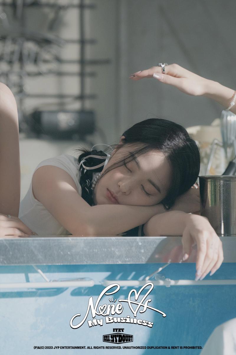 Image gallery for Itzy: None of My Business (Music Video) - FilmAffinity