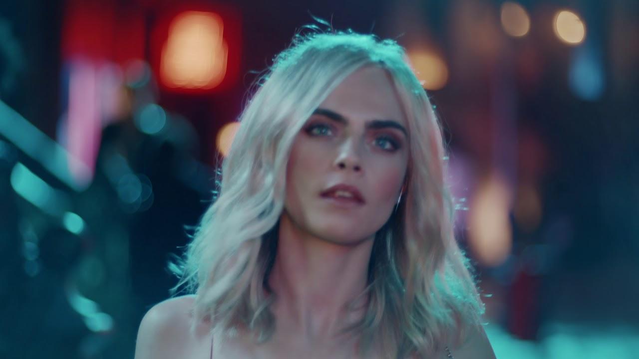 Sección visual de Jimmy Choo: Shimmer in the Dark (C) - FilmAffinity