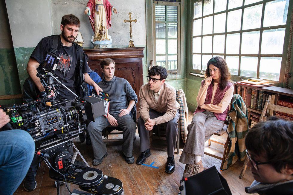 Sección visual de La línea invisible (Miniserie de TV) - FilmAffinity