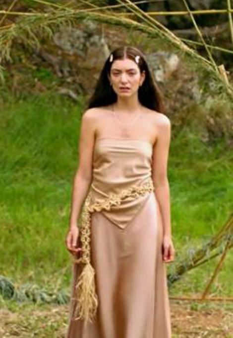 Sección visual de Lorde: Fallen Fruit (Vídeo musical) - FilmAffinity