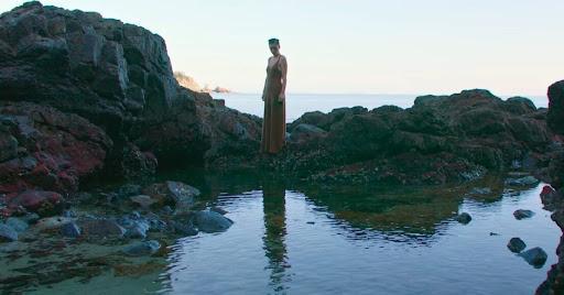 Sección visual de Lorde: Leader of a New Regime (Vídeo musical) - FilmAffinity