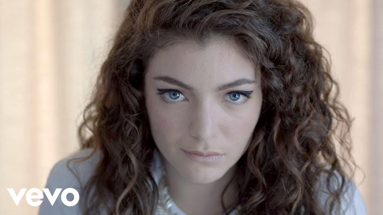 Sección visual de Lorde: Royals (Vídeo musical) - FilmAffinity