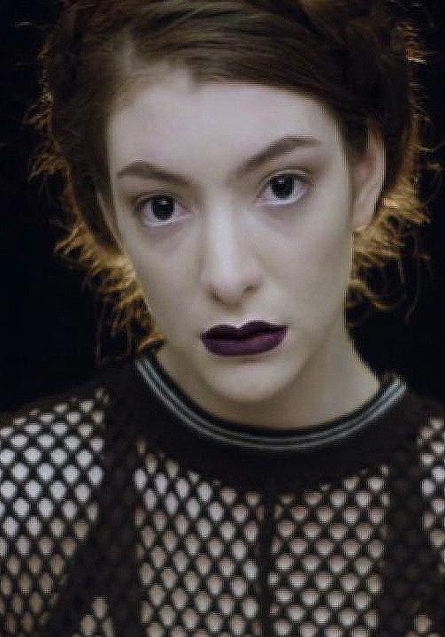Sección visual de Lorde: Tennis Court (Vídeo musical) - FilmAffinity