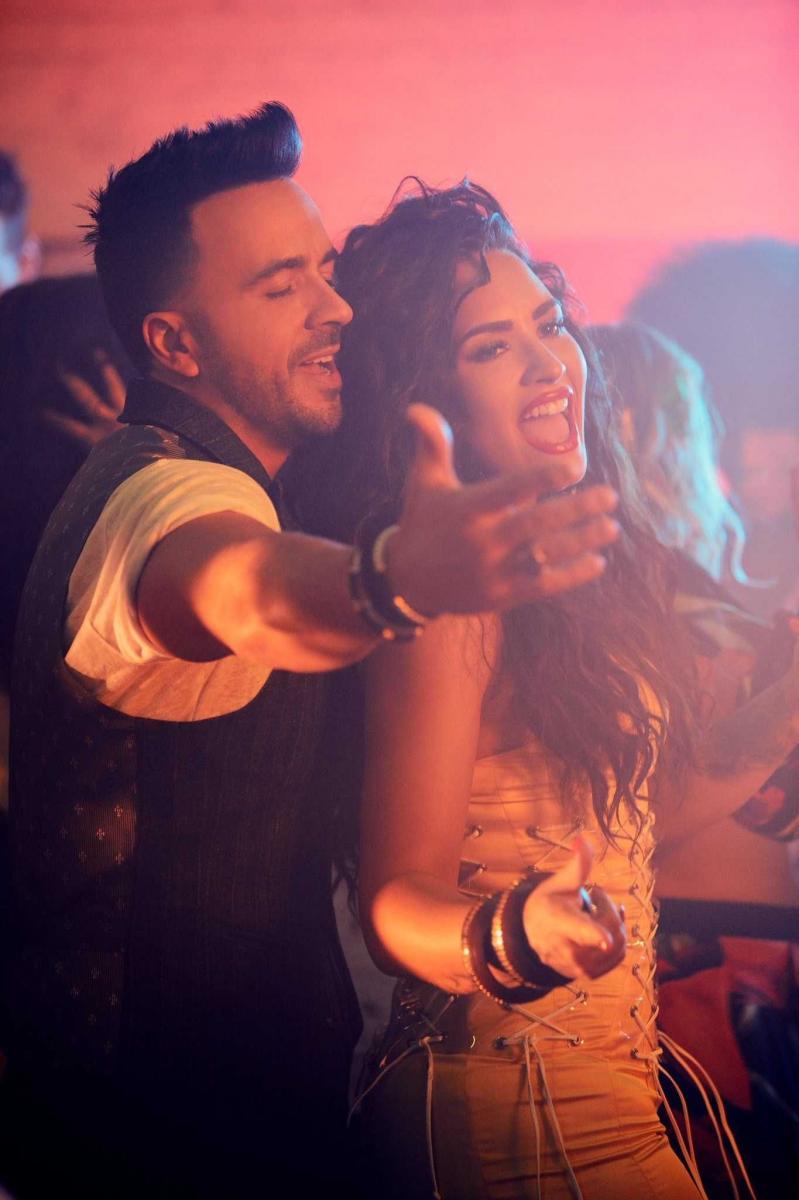 Image gallery for Luis Fonsi & Demi Lovato: Échame la culpa (Music ...