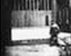 Image gallery for Man Walking Around A Corner (S) - FilmAffinity