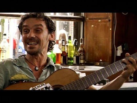 Sección visual de Manu Chao: Me llaman Calle (Vídeo musical) - FilmAffinity