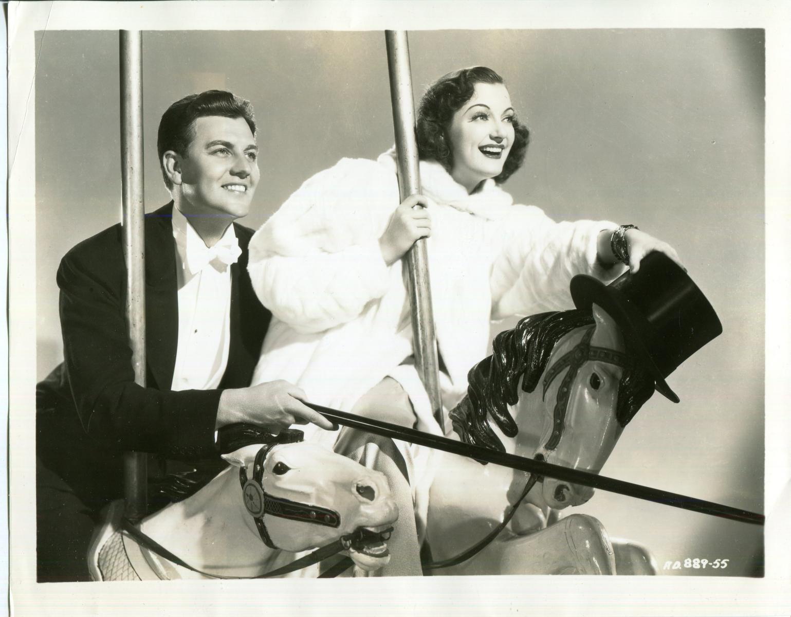 Sección visual de Merry-Go-Round of 1938 - FilmAffinity