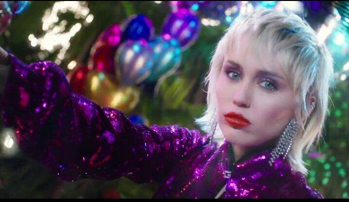 Image gallery for Miley Cyrus: Midnight Sky (Music Video) - FilmAffinity