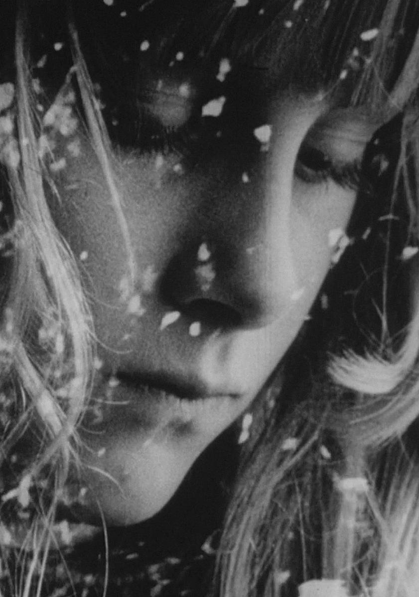 Sección visual de My Name Is Oona (C) - FilmAffinity