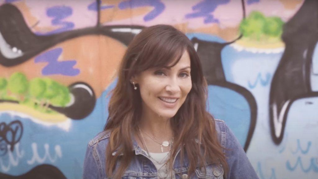 Sección visual de Natalie Imbruglia: On My Way (Vídeo musical ...